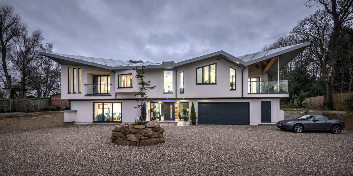 Stunning contemporary dwelling with rolling roof - Spruce Architecture